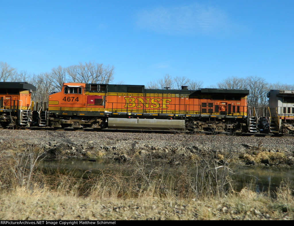 BNSF 4674